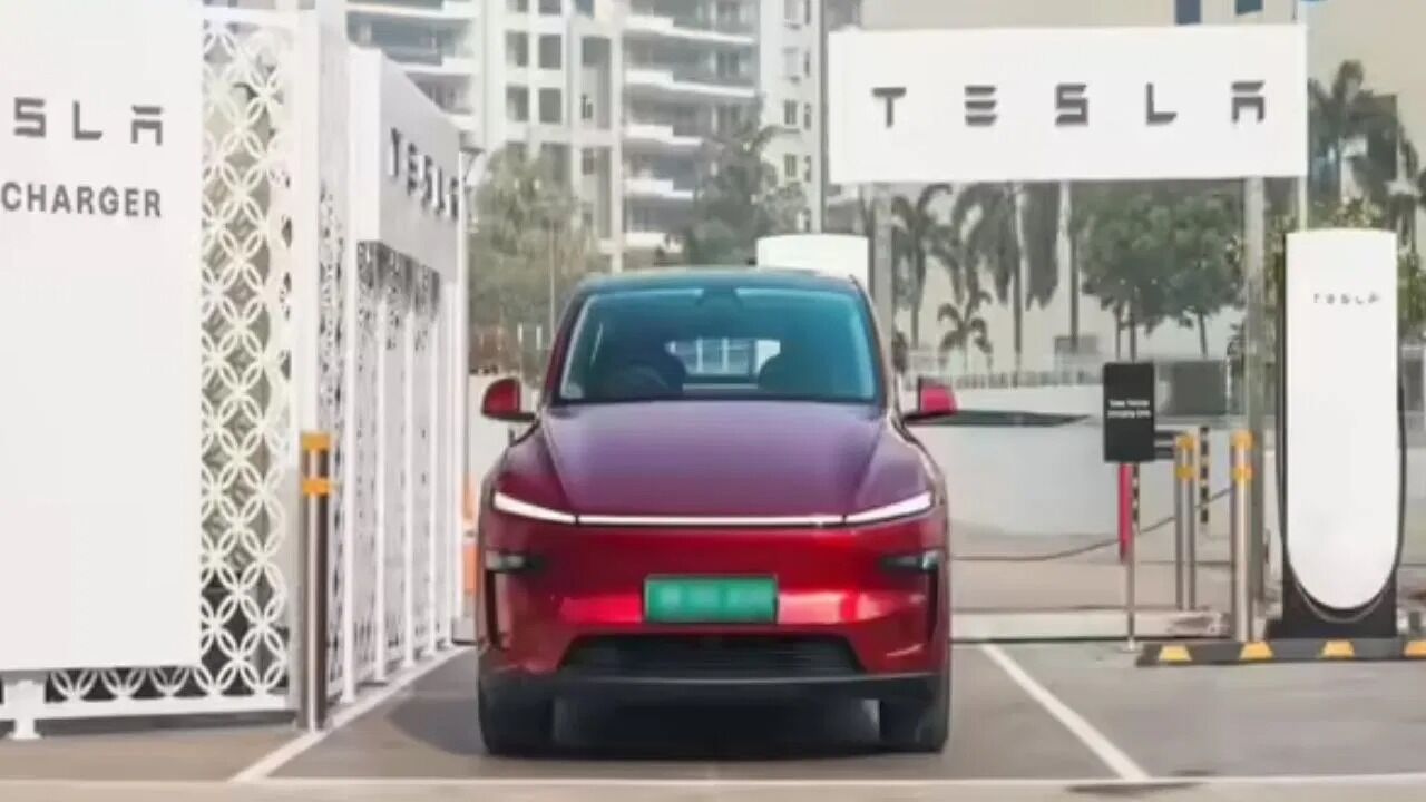 Tesla : టెస్లా కార్లు అంటే మృత్యు పాశాలా ? డోర్లు రాక 15 మంది బలి ...